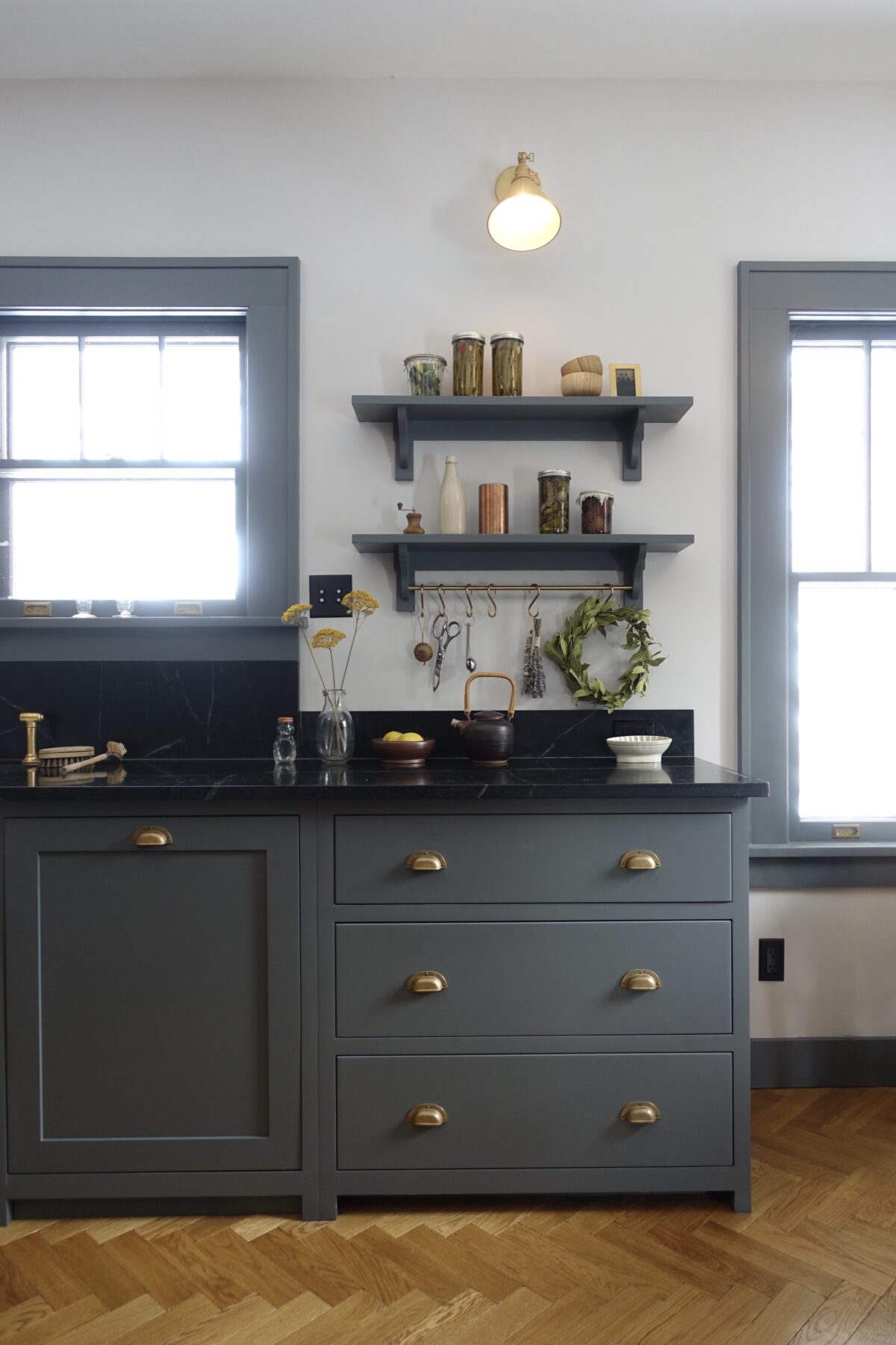 A cosy Shaker kitchen in upstate New York - The deVOL Journal - deVOL ...